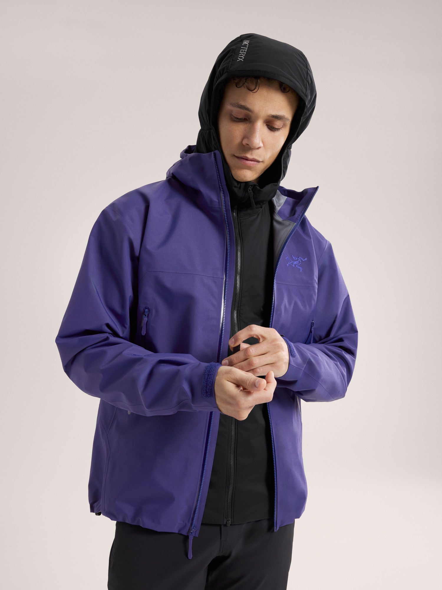 Arc'teryx Men's Breathable Atom Hoody Black – Black – Arc'teryx Australia