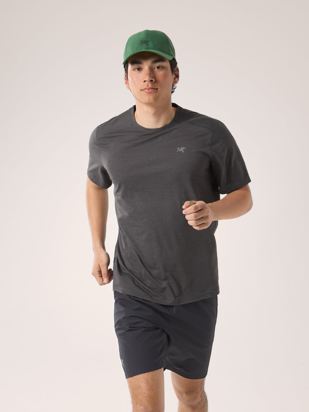 Arc'teryx Men Breathable Cormac Crew Neck Shirt SS Dark Grey – Black ...